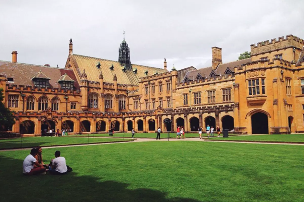 Tsab Ntawv No. 136, los ntawm tus tswv ntawm Sydney University