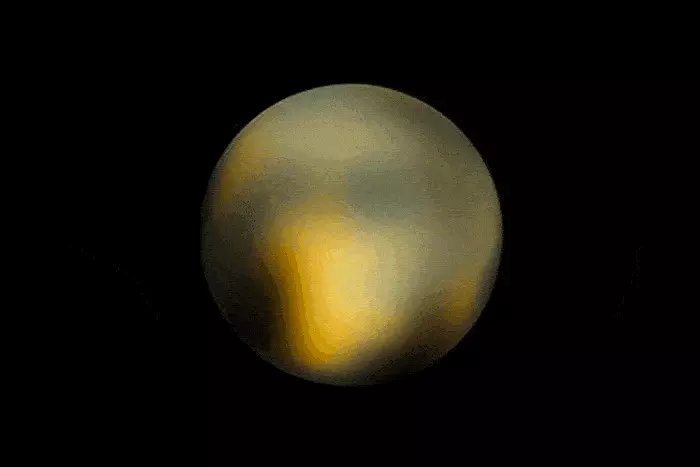 Gambar Pluto sebelum dan sesudah meluncurkan ...