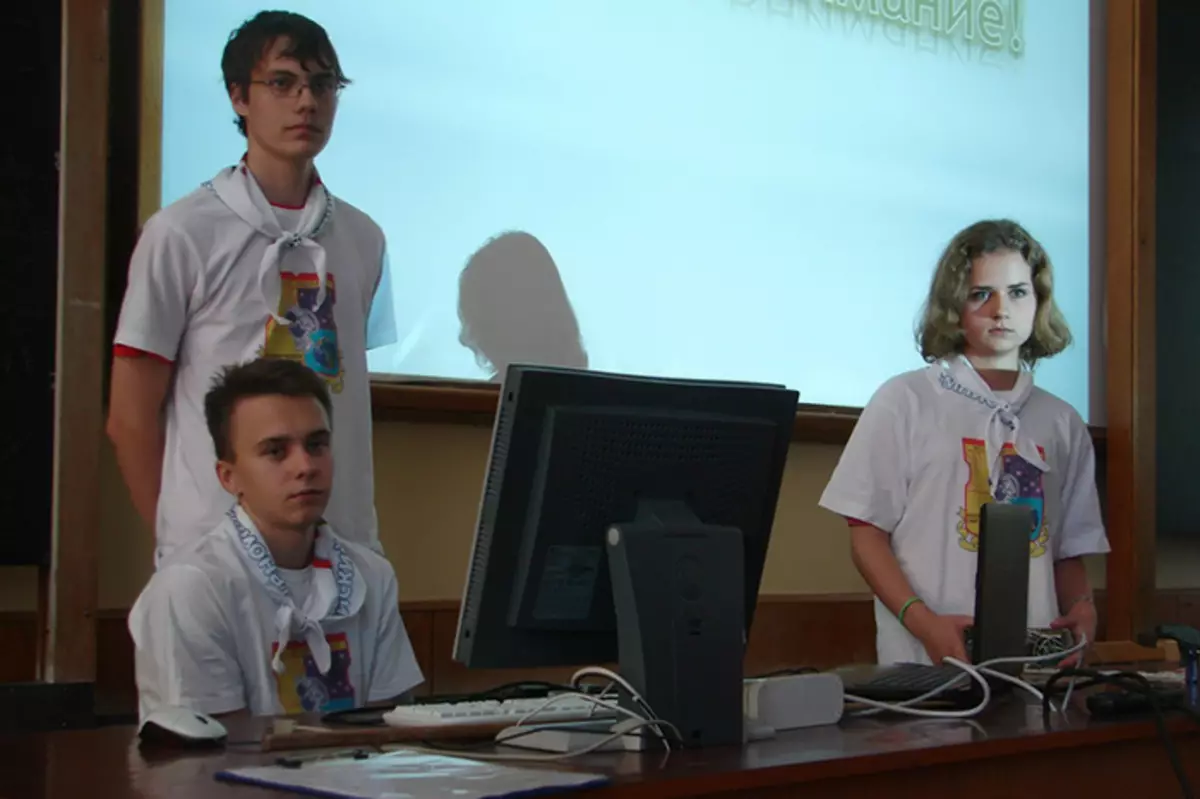 年轻科学家：工程师维多利亚Boyarshinova关于监测灾难，卫星和一百万批准 4037_5