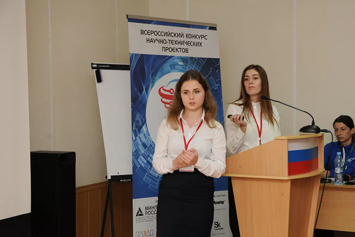 युवा वैज्ञानिकहरू: प्रकोपबाट, उपग्रह को अनुगमन मा इन्जिनियर भिक्टोरिया Boyarshinova र एक लाख अनुदान 4037_6