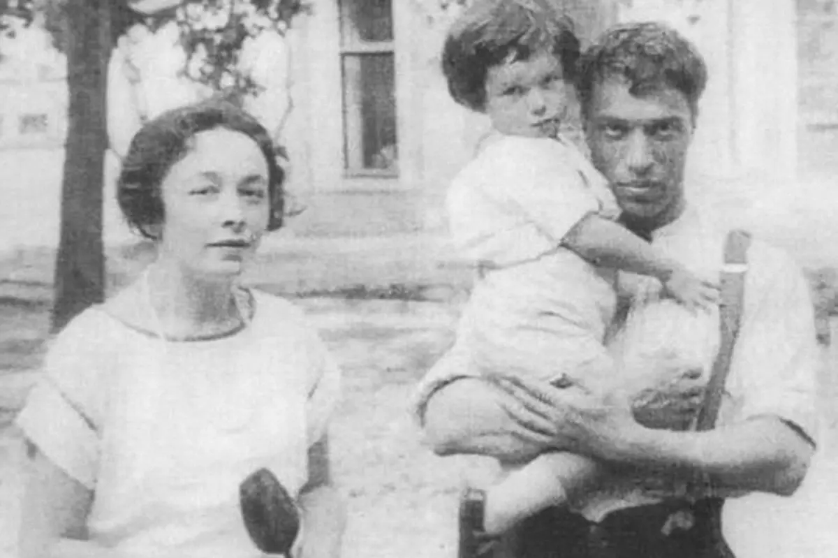 Evgenia Pasternak กับลูกชายและสามี