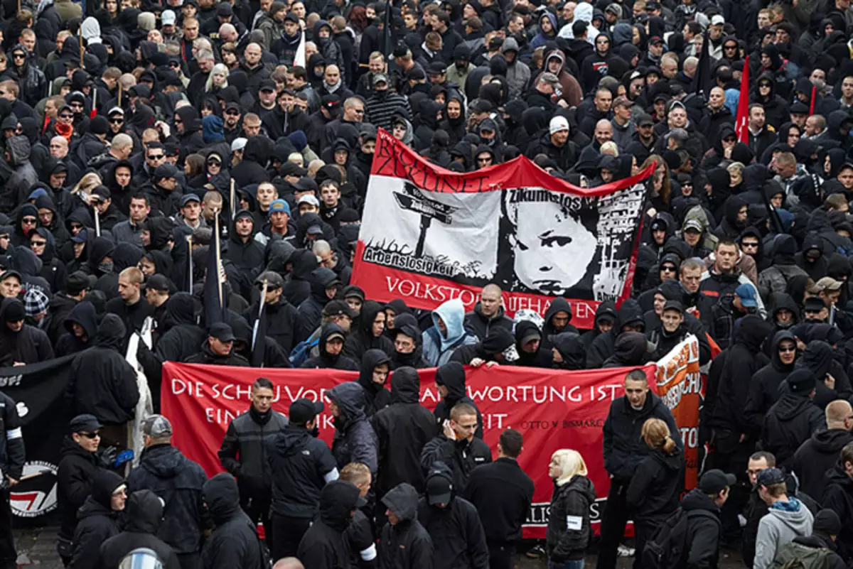 Neo-Nazi March di Leipzig, Jerman 1 Oktober ...