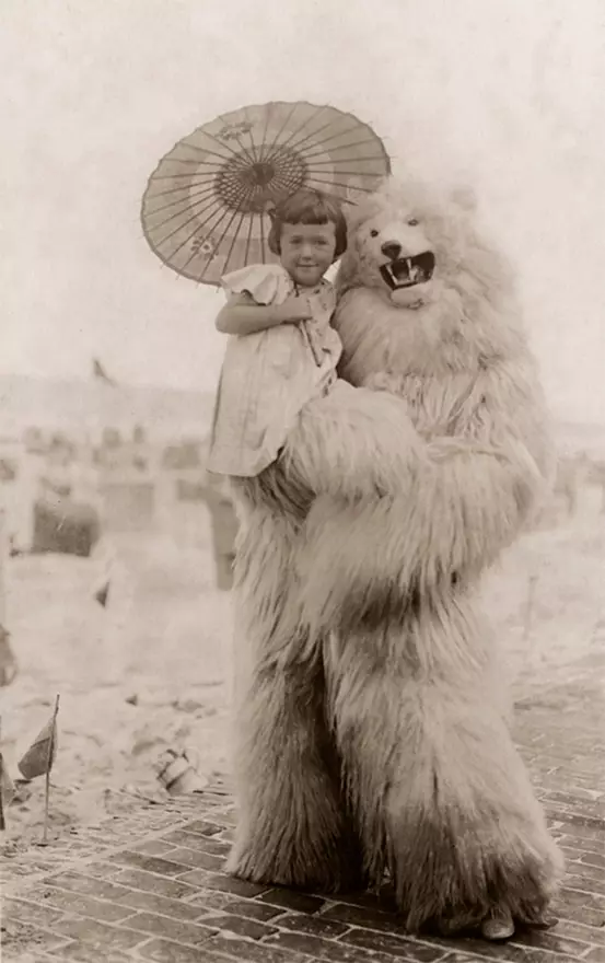 Teddybär под свастика: Германија во сликите од 1920-тите и 1960-тите со сомнителна мечка глуми 4837_6