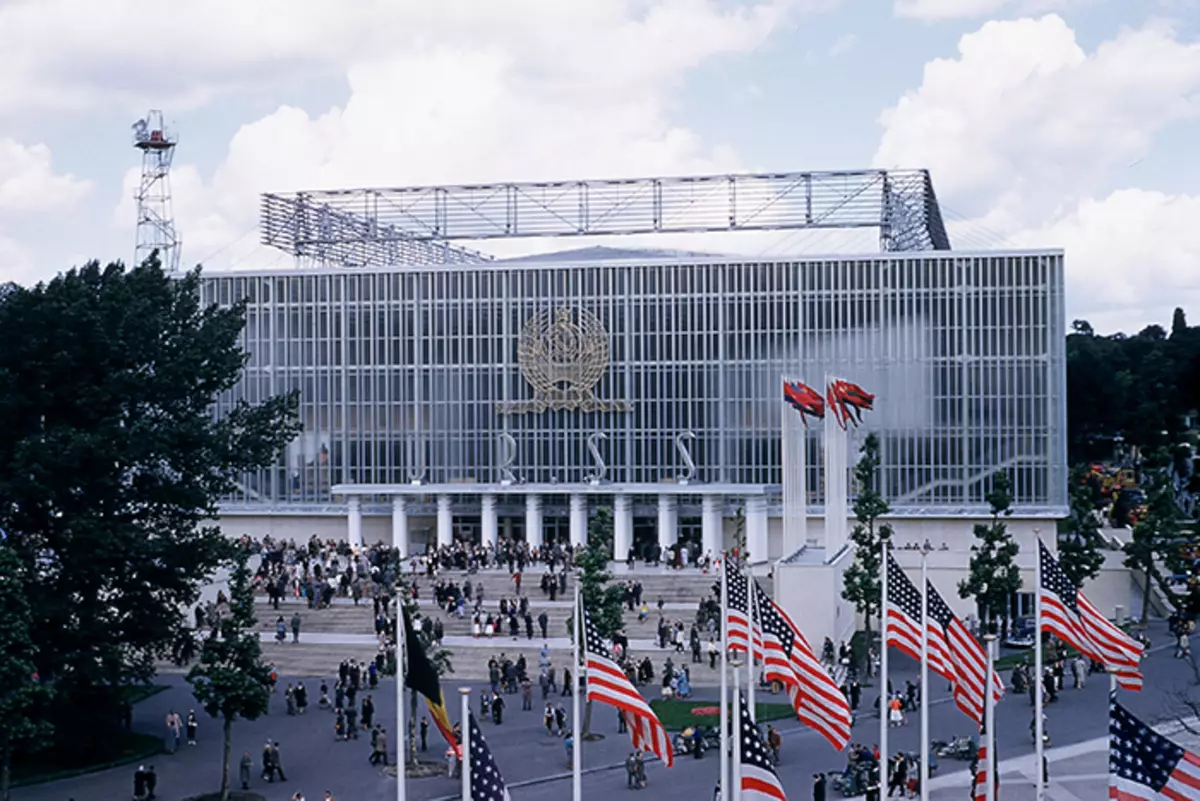 Soviet pavilion at the World Exhibition in ...