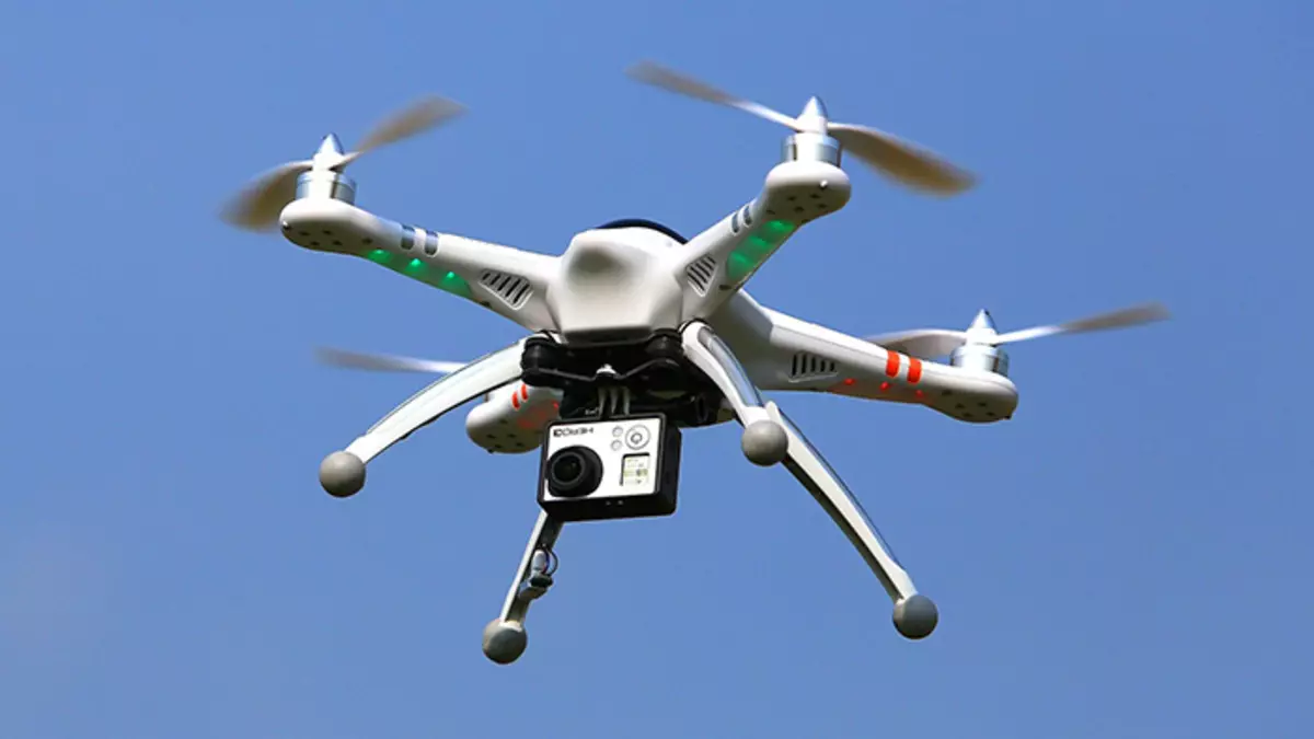 Dron-operator DJI Phantom