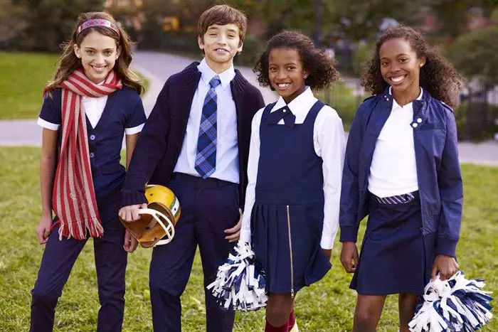 フランスの学校は独立して...