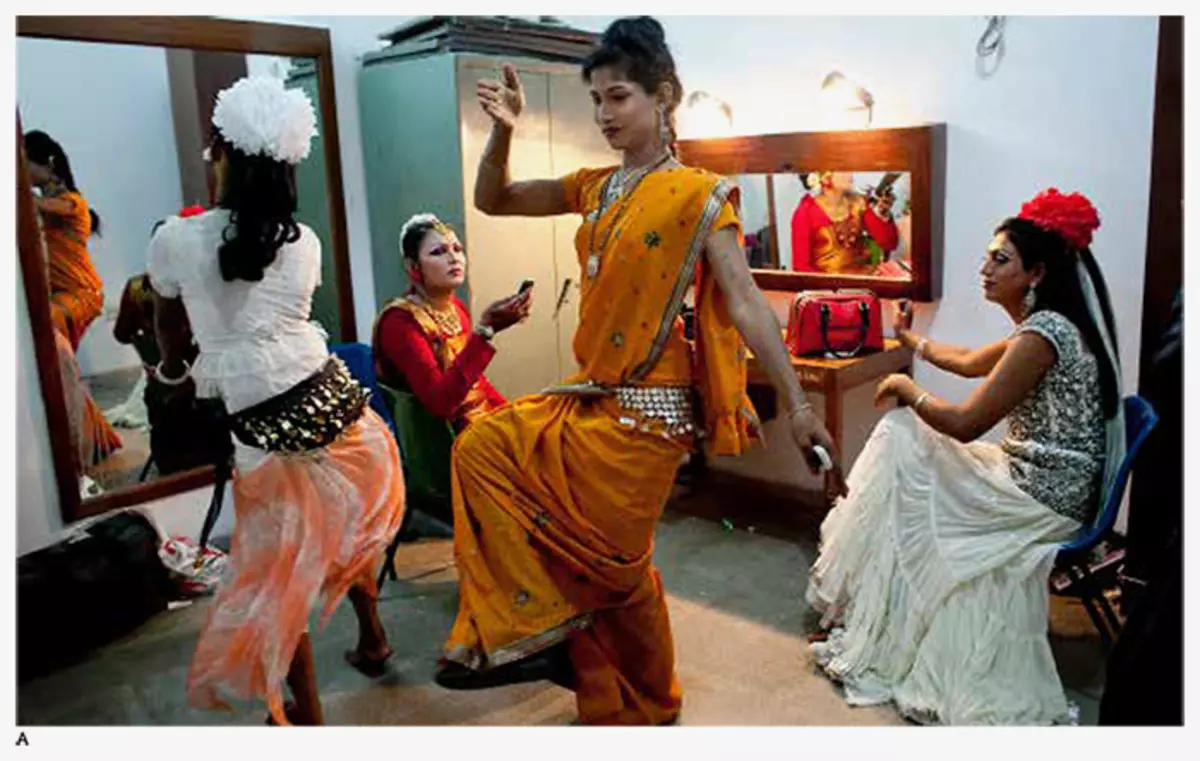 Hijra repeteert dans, voorbereiding op een uitsteeksel ...