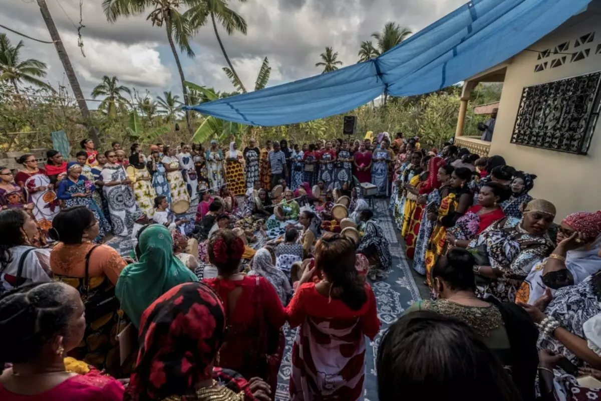 Fusuaga o povi, drums ma auro dowry: faʻafefea ona faʻaipoipo i le codiaro Islands 11052_1