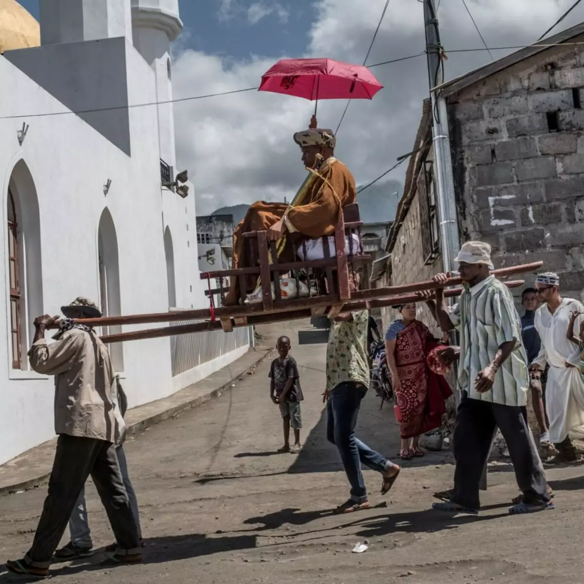 Şerên gulî, drums û zêrên zêrîn: toawa di Giravên Comboro de bizewicin 11052_2