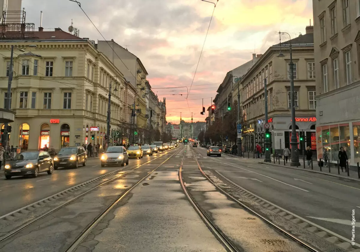 Boedapest Nissegide: onderdompeling in Oostenrijk-Hongarije, leven tussen baden en coffeeshops, metro XIX eeuw en nachtclubs met Synagogen vooruit 11078_2