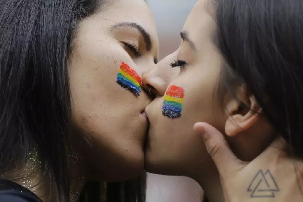 Rapport Ritratt: Karnival Ispirtu fuq LGBT Parade Sao Paulo 11528_11