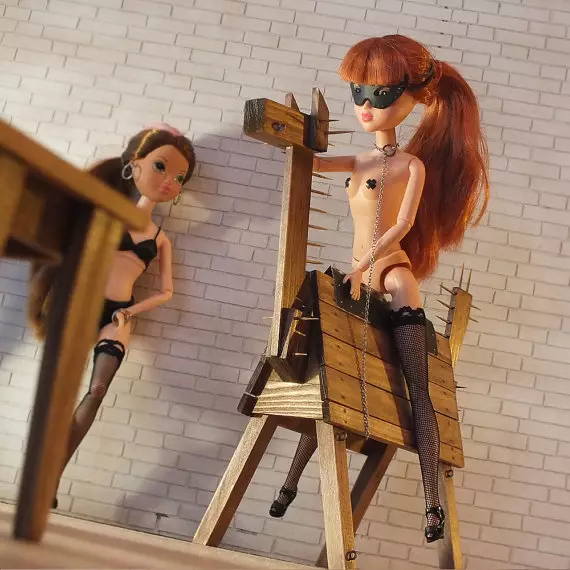 Der Architekt aus Nowosibirsk hat eine BDSM-Barbie-Sammlung erstellt 11539_8