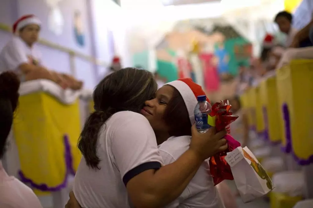 Vakantie komt naar ons: Hoe vier Kerstmis te vieren in een Braziliaanse gevangenis 12451_6