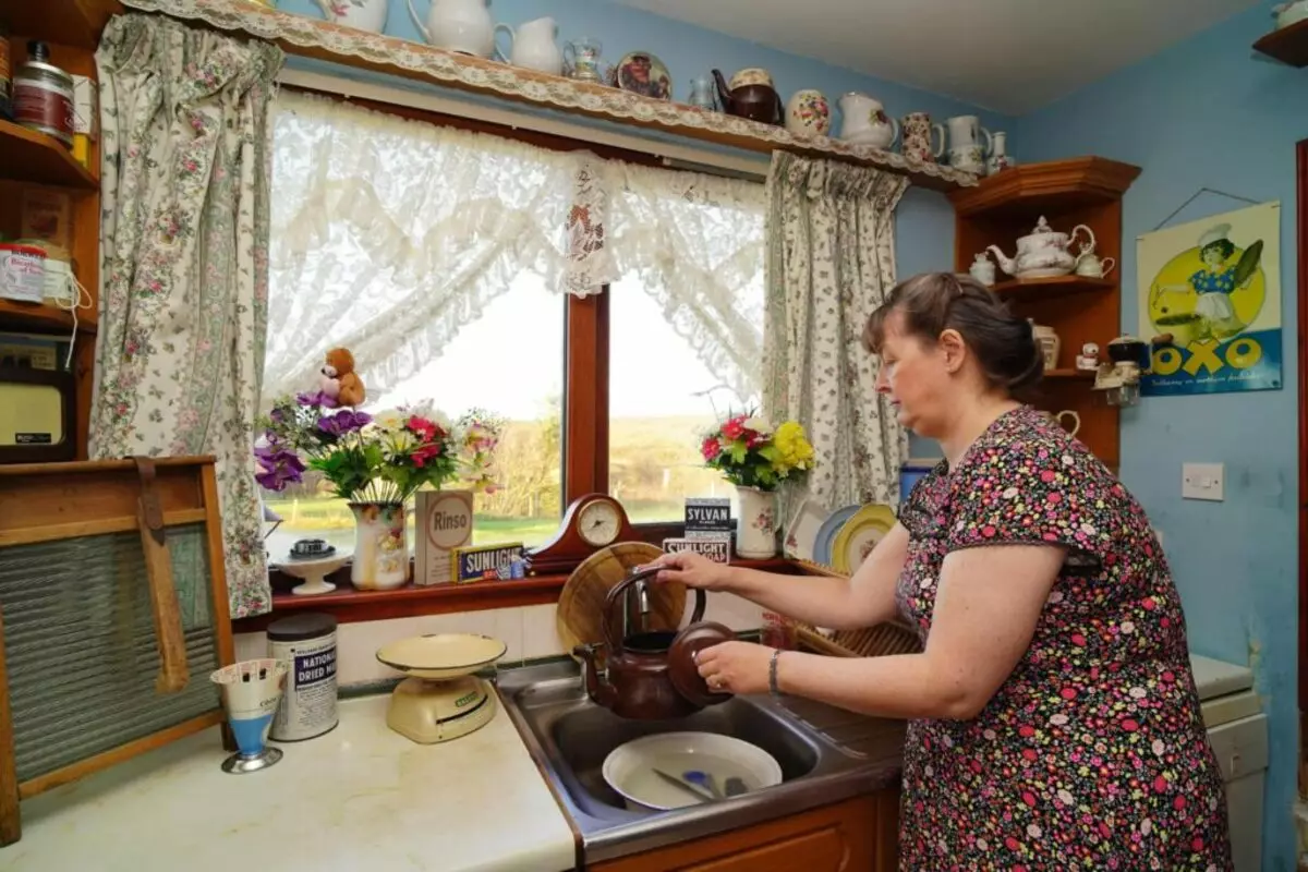 Babuskin Reparatur: Foto Geschicht iwwer Leit déi an den Interieur vum leschte Joerhonnert liewen 13203_24