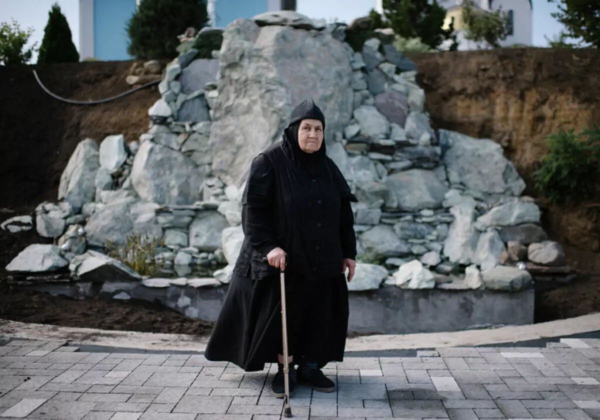 Shamansky Moonshine, Cossacks - Historia Lokale dhe një kovë e karrotave monastike: një intervistë me një orën fotokuatiste Alina deklaratë se si të depërtojnë komunitetet e mbyllura dhe të përpiqen t'i kuptojnë ato 13543_2