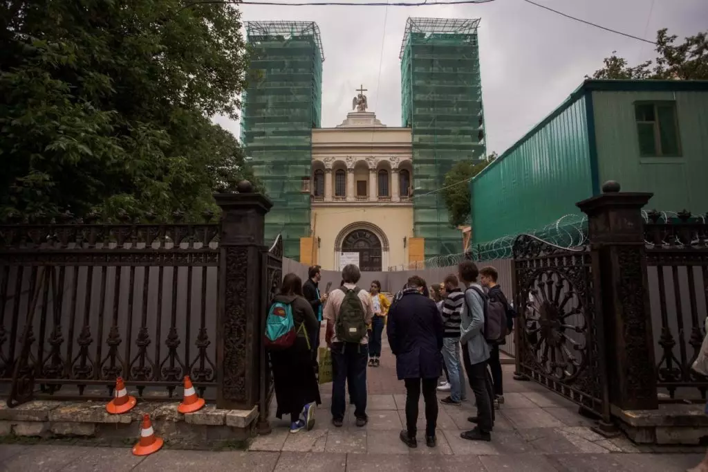 Наҷоти хӯрдани хӯрок, экскурсияҳо барои одамони бегироӣ: фаъолони лоиҳаи уфуқии 