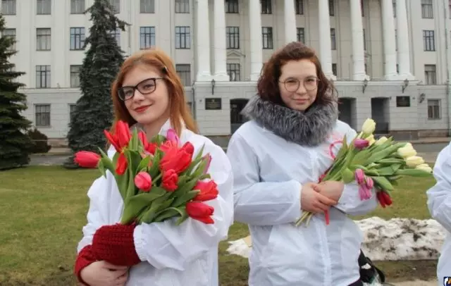 Байкеры з кветкамі, незвычайныя кнігі і масавы забег: як Расея адзначае 8 сакавіка 14273_2