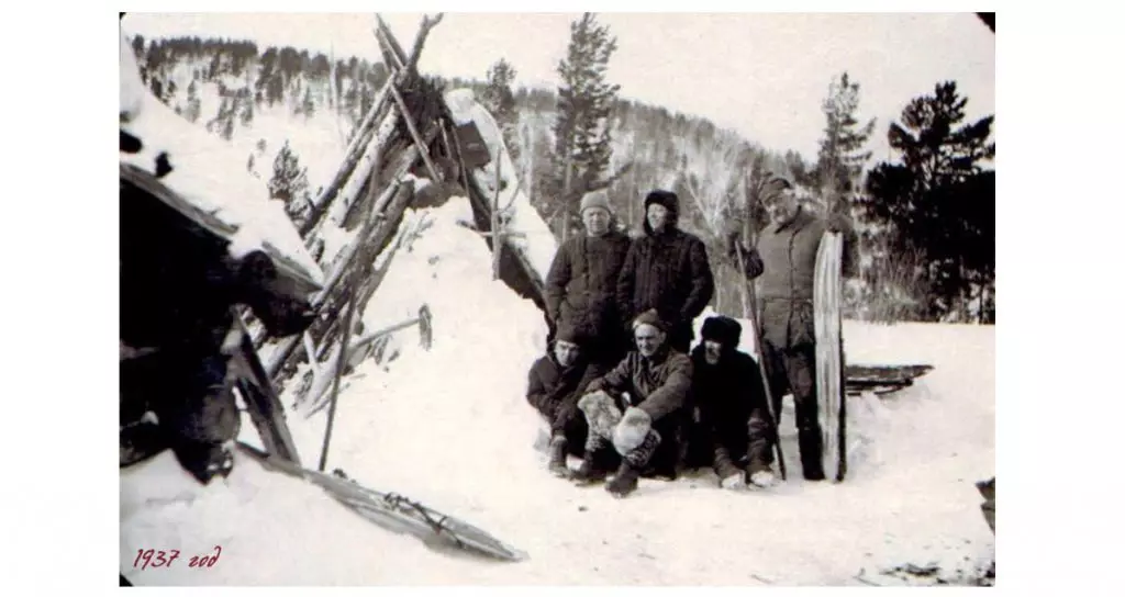 Gurë të përgjakshëm. Ndërsa alpinistët Krasnoyarsk krijuan një nënkulturë të një pillaby dhe luftuan me krimin, milicinë dhe turistët 14819_7