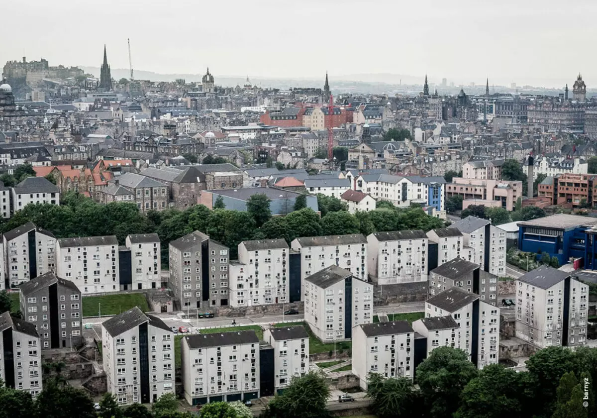 Nischegeid ing Edinburgh: mangan ing parlemen, muntah ing jantung lan pindhah menyang demo gratis ing papan-papan saka Harry Potter 15446_1