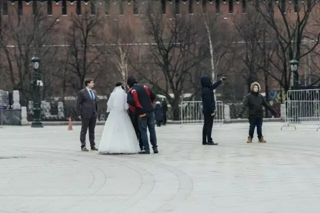 Enskripsyon nan Roboshagse, foto ak levasyon sou do kay la nan "Luzhniki": Ki kote yo ale nan Moskou nan jou a nan tout rayisab