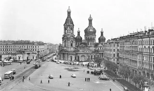 Khi các nhà thờ bị phá hủy ở Liên Xô và làm lại họ vào các tổ chức văn hóa và thể thao khi Liên Xô được sơn bằng những ngôi đền và trong đó người ta có thể nổi, sống hoặc nghe nhạc rock 16238_2