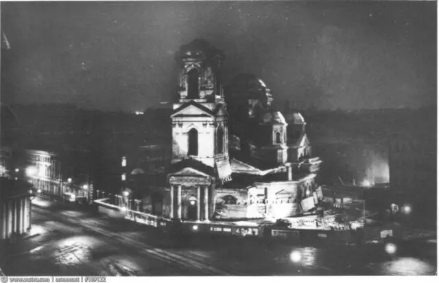 Khi các nhà thờ bị phá hủy ở Liên Xô và làm lại họ vào các tổ chức văn hóa và thể thao khi Liên Xô được sơn bằng những ngôi đền và trong đó người ta có thể nổi, sống hoặc nghe nhạc rock 16238_3