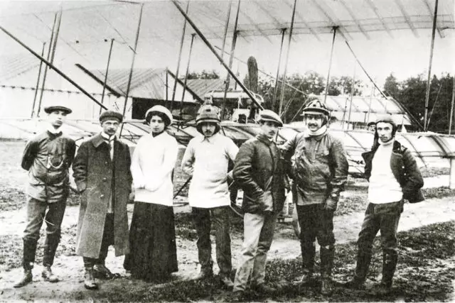 Damespiloten, Russische flyers, vliegers en ontwerpen van vliegtuigen: van vluchten op ballonnen tot hoogte-records op het eerste vliegtuig het eerste vliegtuig van het Russische rijk 16452_2