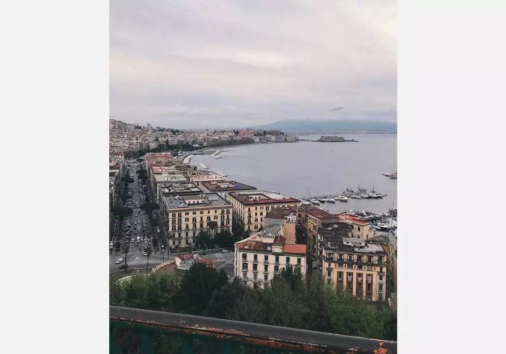 Неаполь: Италийн хамгийн өнгөлөг хот руу хэрхэн явах вэ 16562_20