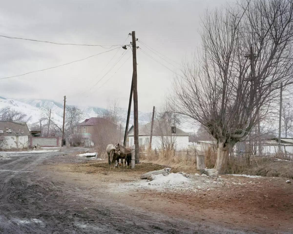 Stezka ve stínu: post-sovětský Kyrgyzstán v čočku Elliott Verdye 2036_19