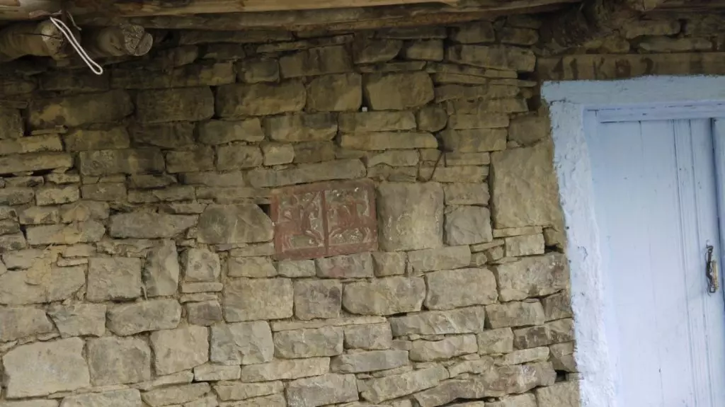 Μεσαιωνικά κάστρα, Zoroastrian bas-ανάγλυφα και ιππότες ιππότες. Πώς το χωριό Dagestan του Kubachi έγινε η τέχνη κοσμημάτων της Mecca 2293_4