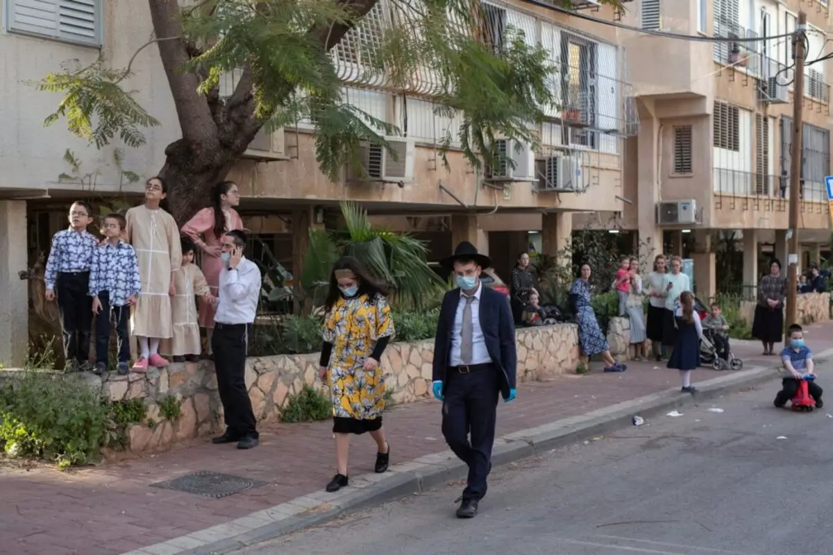 לא מקובל: הקהילה האורתודוקסית בישראל בגלל מגיפה, ראשית הניח לי בזרים 2328_1