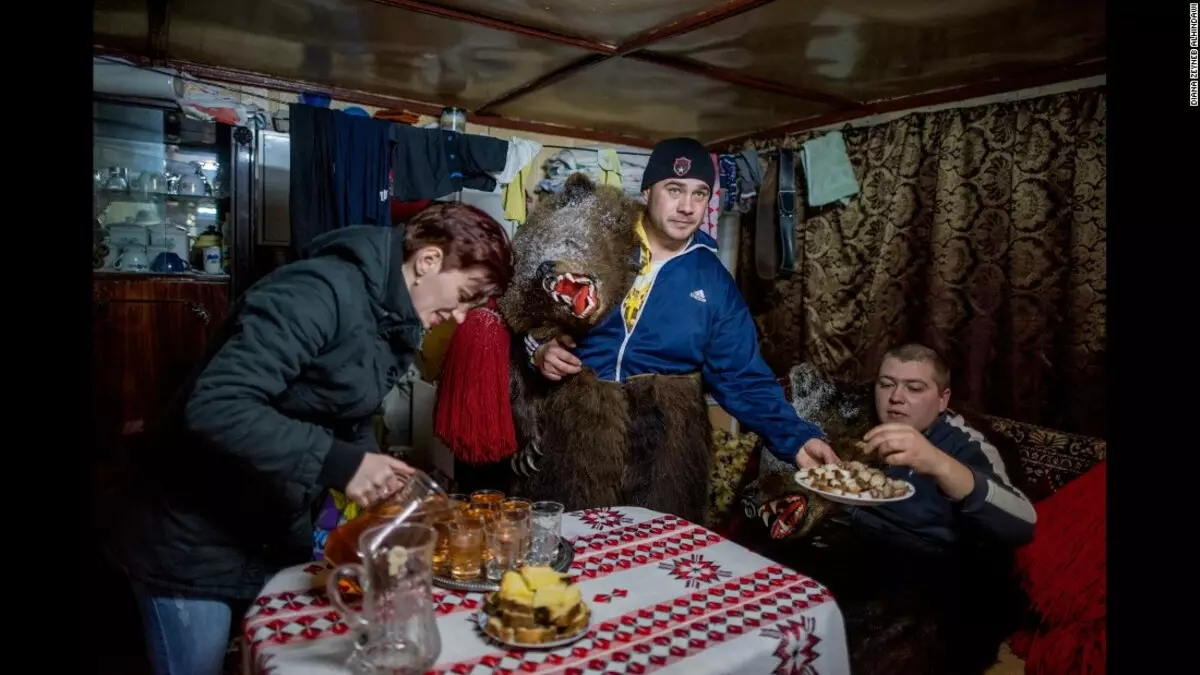 Edrychwch: Parade Love Bear yn Romania 298_10