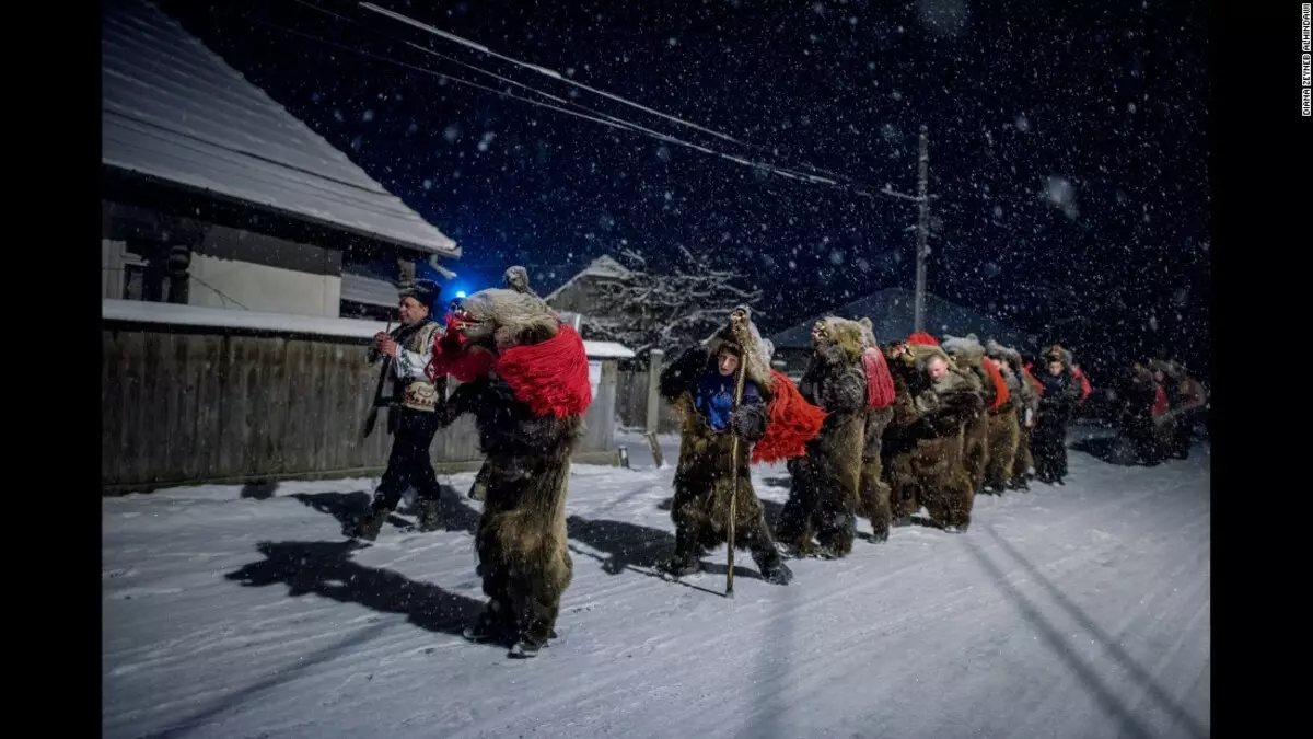 Edrychwch: Parade Love Bear yn Romania 298_12