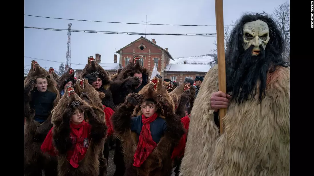 Edrychwch: Parade Love Bear yn Romania 298_4