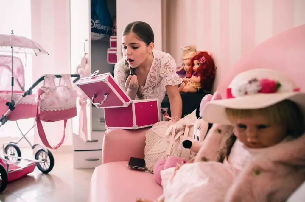 Little Brides: Naples တွင်ကလေး၏ပထမဆုံးပွဲတော်ကျင်းပခြင်းကိုမည်သို့ကျင်းပသည် 3025_1