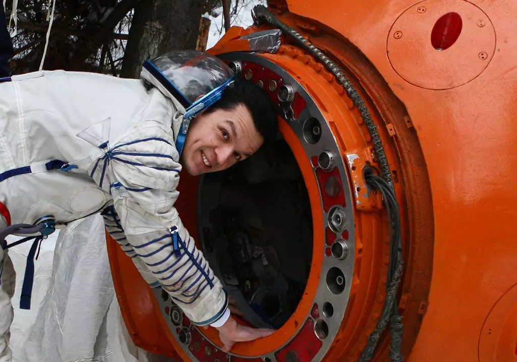 Mientras me inscribí en los astronautas: Fridaver y Spaceman Konstantin Borisov dice que lleva a las estrellas 3463_7