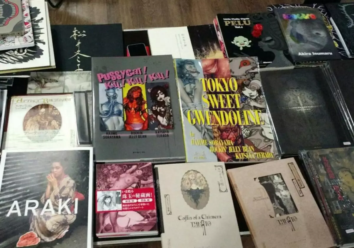 Lebih banyak darah dan kekerasan. Kolektor dan penjual komik Avant-Garde - tentang hasrat dan pembukaan toko buku buku Profaf 4393_2