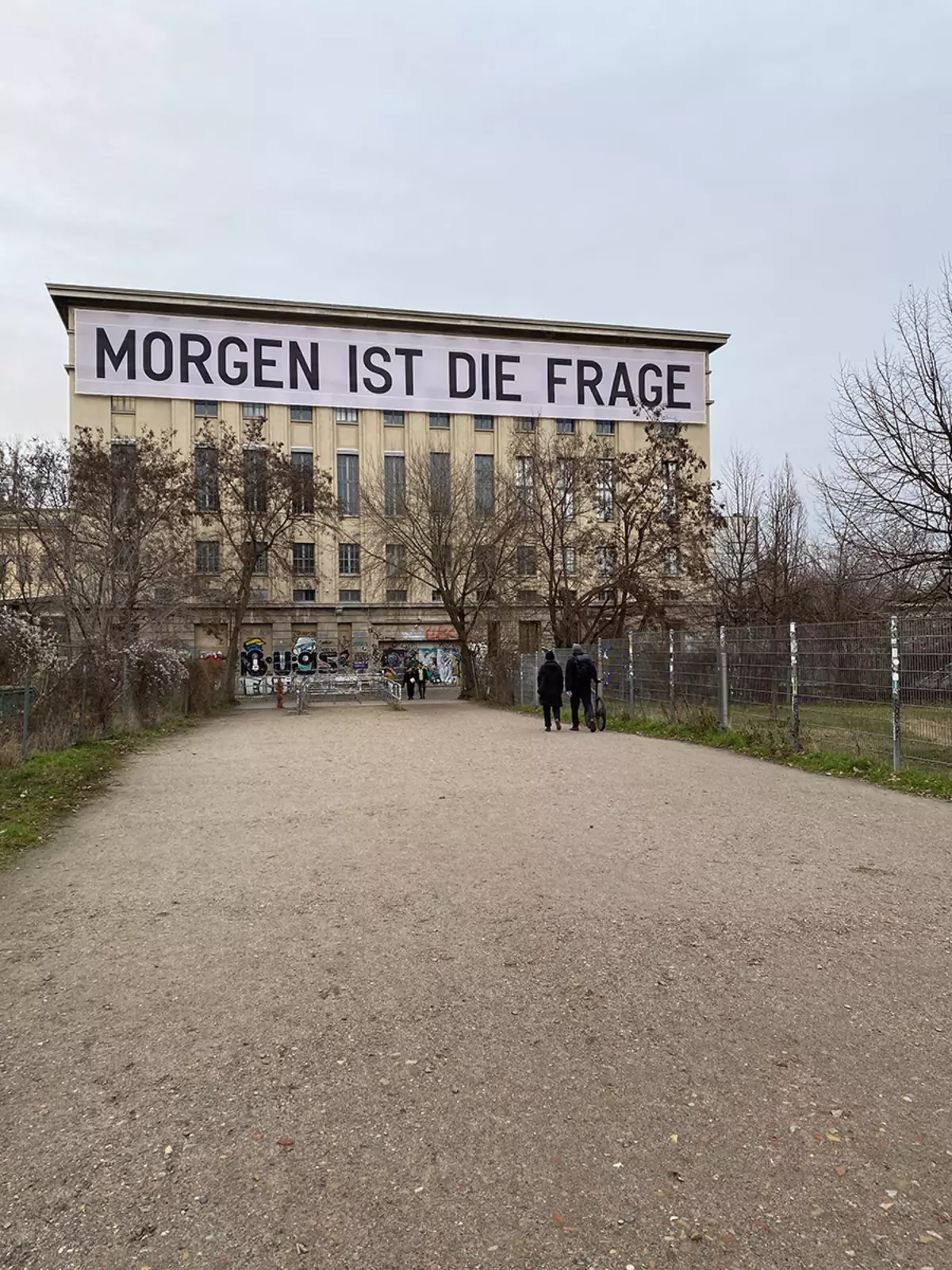 rêfs anghyfreithlon, gwaharddiad ar symud a chwrw teithio. Rwseg myfyrwyr - ynglŷn â sut y mae'n brofiadol yr ail don o Quarantine yn Berlin 4616_5