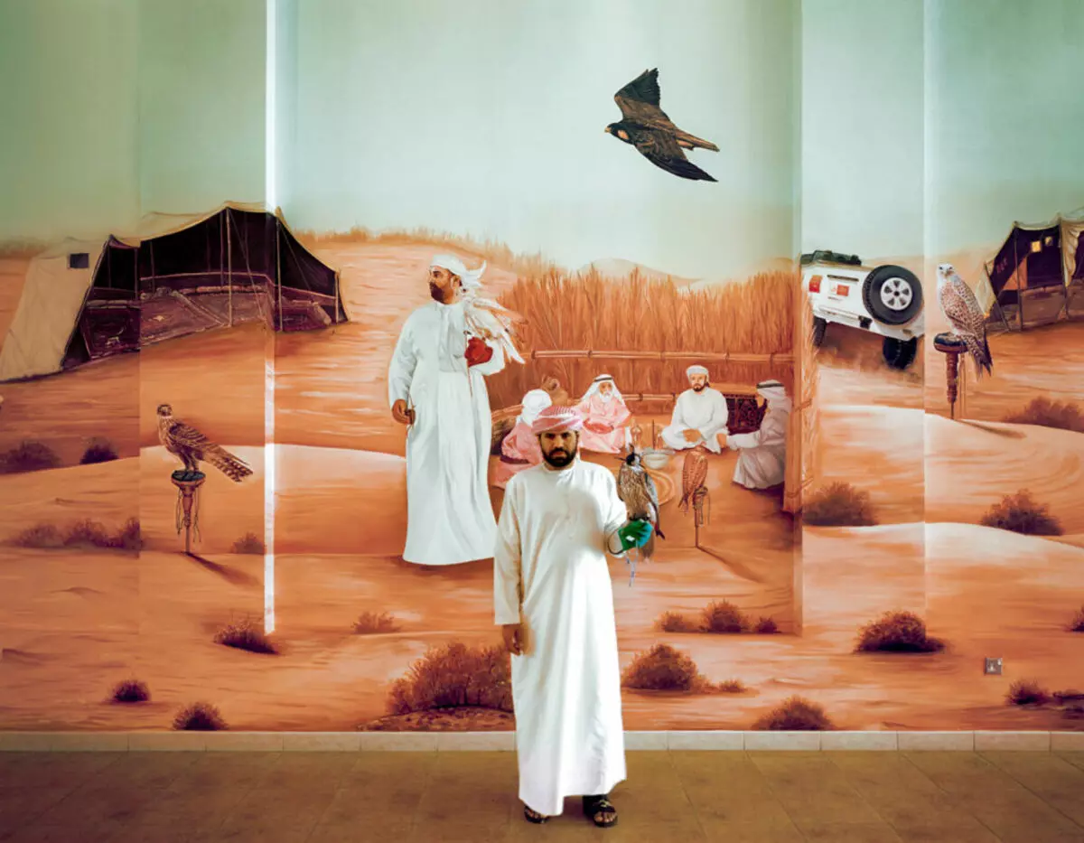 Дубайленд: палми, пустинни и тайнствен предмети на изкуството на Дубай - Европейски очи 4643_7