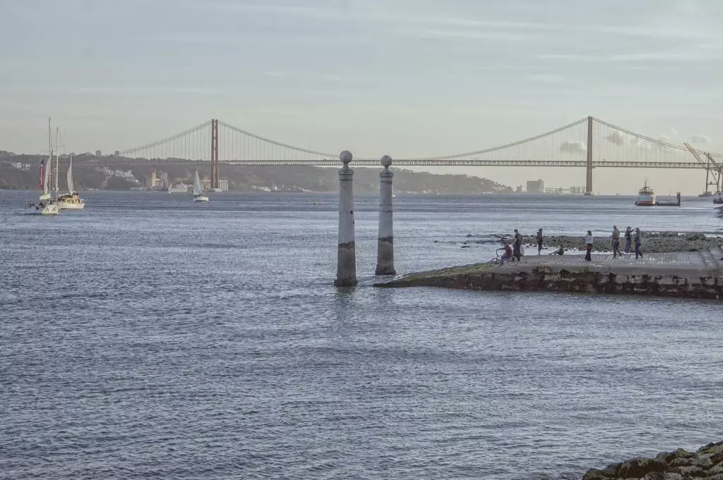 Lisbon Nissegide: Untuk tinggal bersama pengakap, makan dengan biarawati, melihat pintu-pintu neraka dan minum murah di mana-mana 4654_2