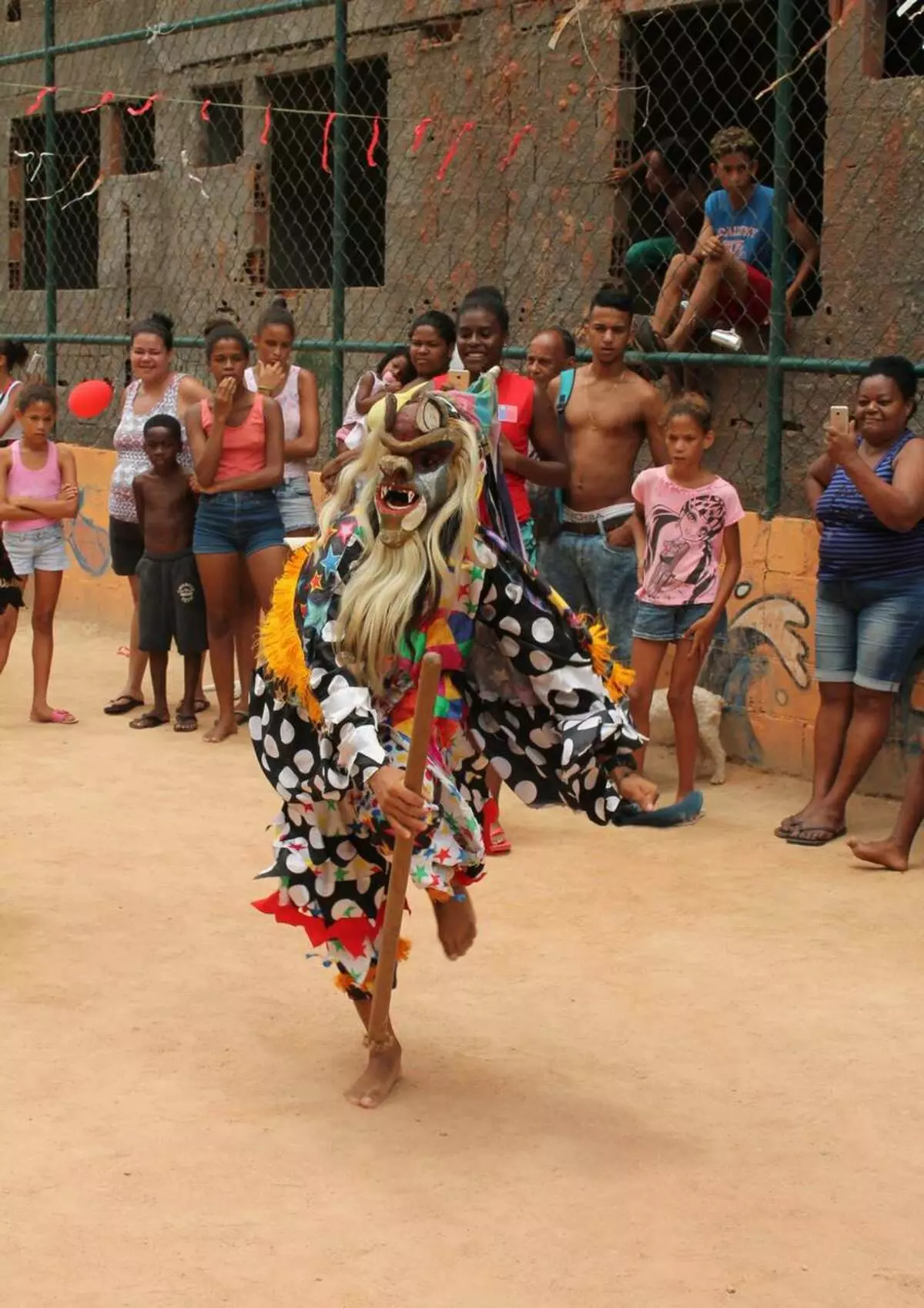 Mawingu ya Herode kwenda Barzigno: Ripoti ya Picha kuhusu jinsi ya kufurahisha katika slums ya Rio de Janeiro 5611_10