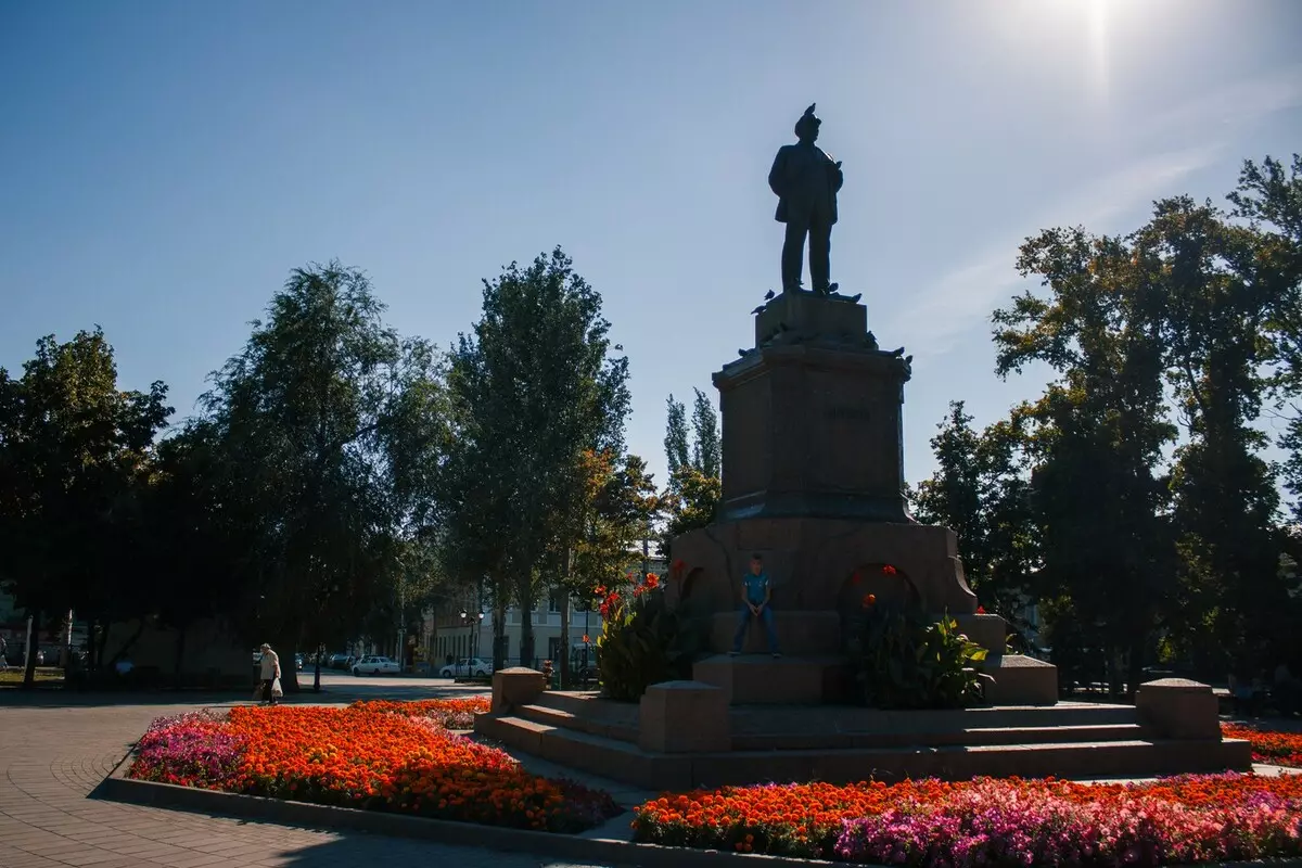 Шорт және түнгі билердегі құмдар, табынушы сыраның астында: Самара неге Ресейдің күнәлары 6072_5