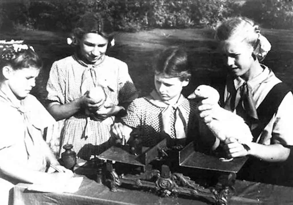 Pioneers tueur, motards-imposteurs et spand. Caractères et classes oubliés de l'enfance soviétique 690_4