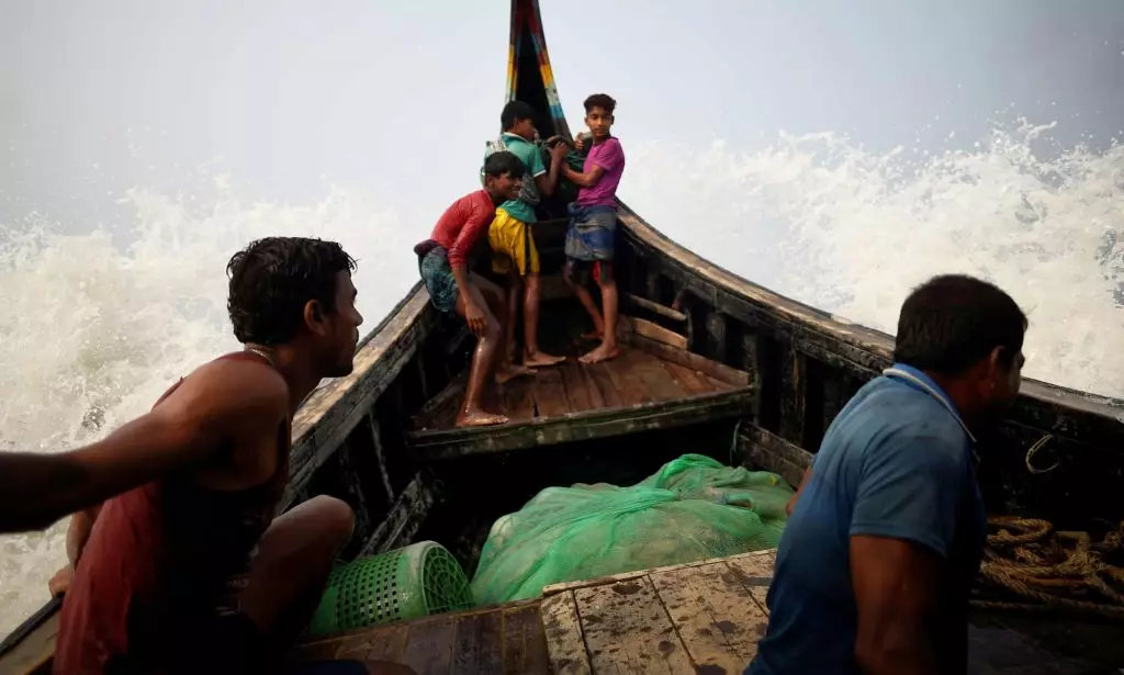 Makadaot nga mga tubig sa Bangladesh: Giunsa ang mga pagsulay nga mabuhi sa labing gidaugdaug nga mga tawo sa kalibutan 6971_10