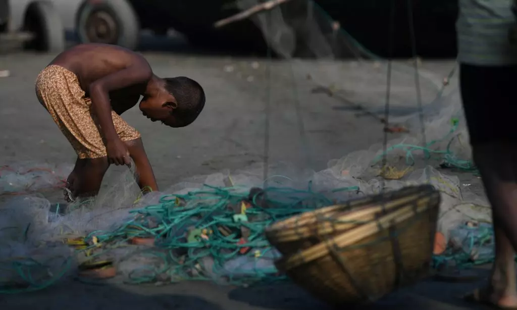 Makadaot nga mga tubig sa Bangladesh: Giunsa ang mga pagsulay nga mabuhi sa labing gidaugdaug nga mga tawo sa kalibutan 6971_11