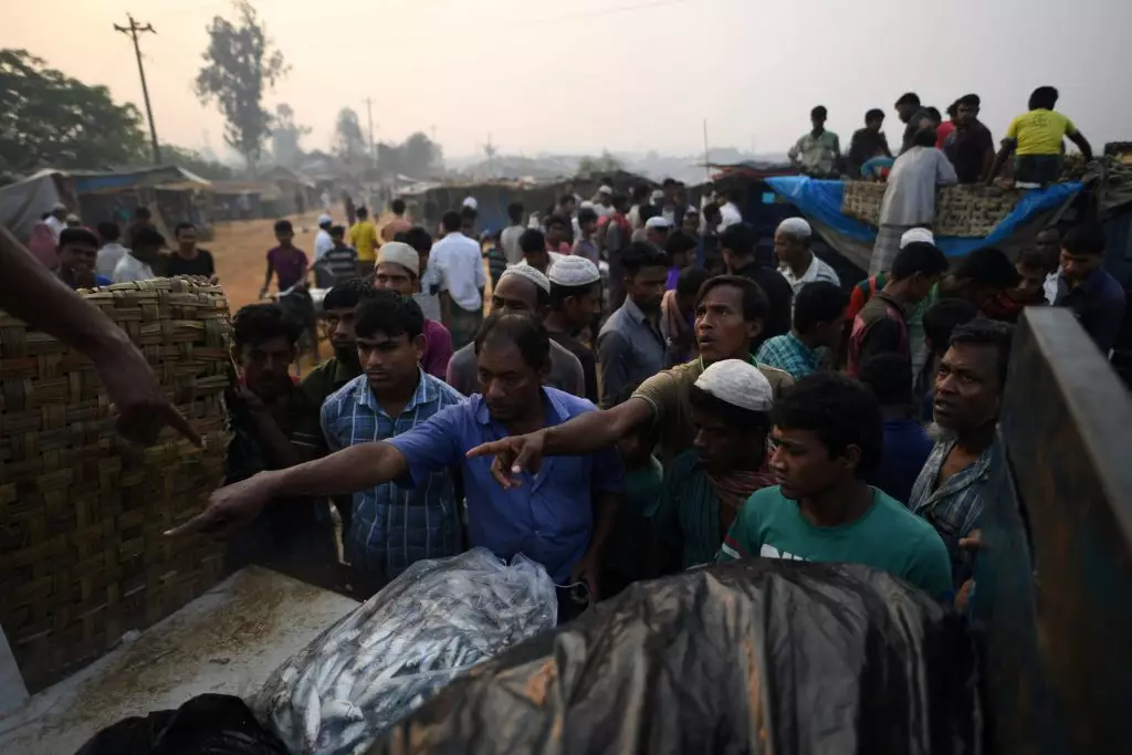 Makadaot nga mga tubig sa Bangladesh: Giunsa ang mga pagsulay nga mabuhi sa labing gidaugdaug nga mga tawo sa kalibutan 6971_15