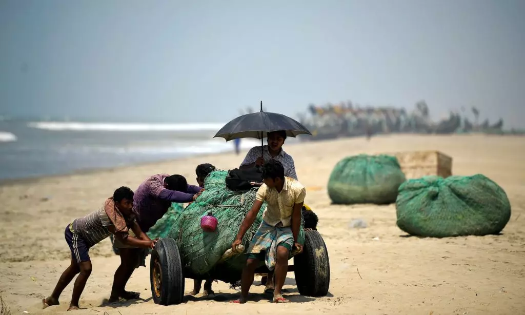 Makadaot nga mga tubig sa Bangladesh: Giunsa ang mga pagsulay nga mabuhi sa labing gidaugdaug nga mga tawo sa kalibutan 6971_9