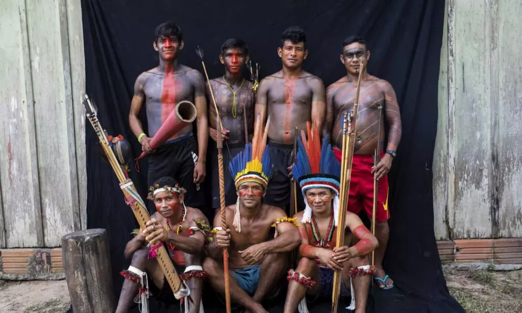 Capo con uno smartphone: la vita della tribù brasiliana di Tambbe - tra tradizioni e modernità 7560_1