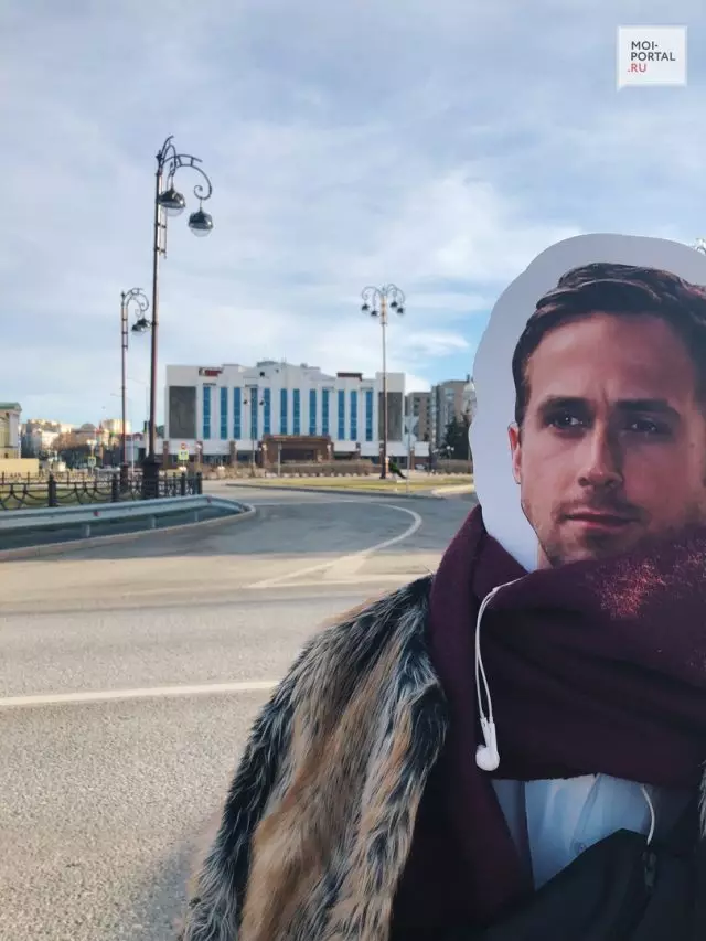 Foto do día: Plastic Ryan Gosling camiña en Tyumen 8777_5