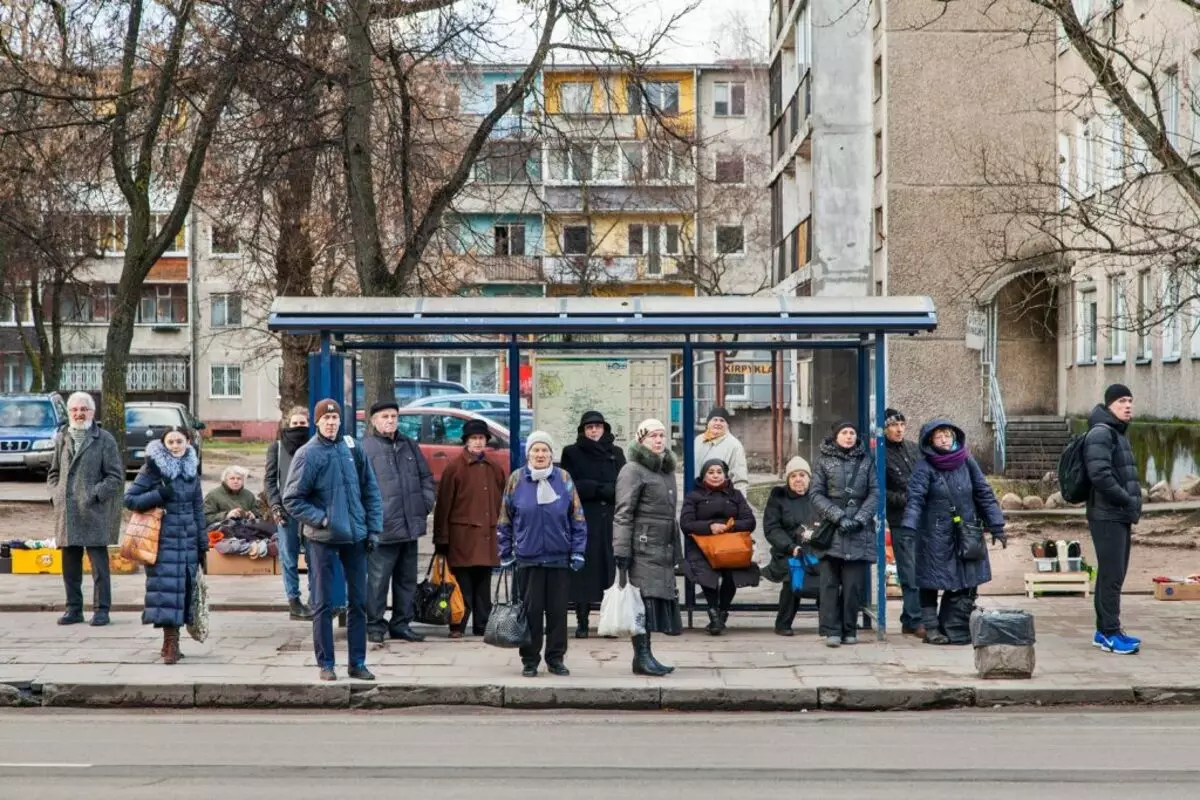 Așteptări anxioase: Cum se comportă oamenii la stația de autobuz 9031_2